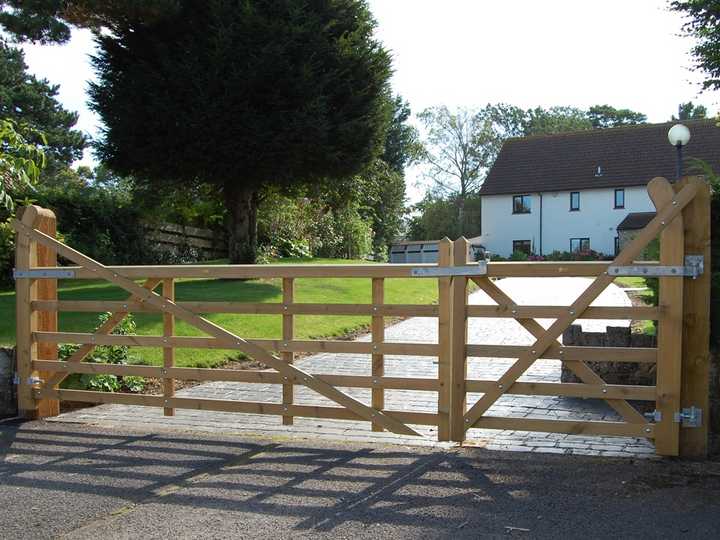 Automatic Gates Country Style