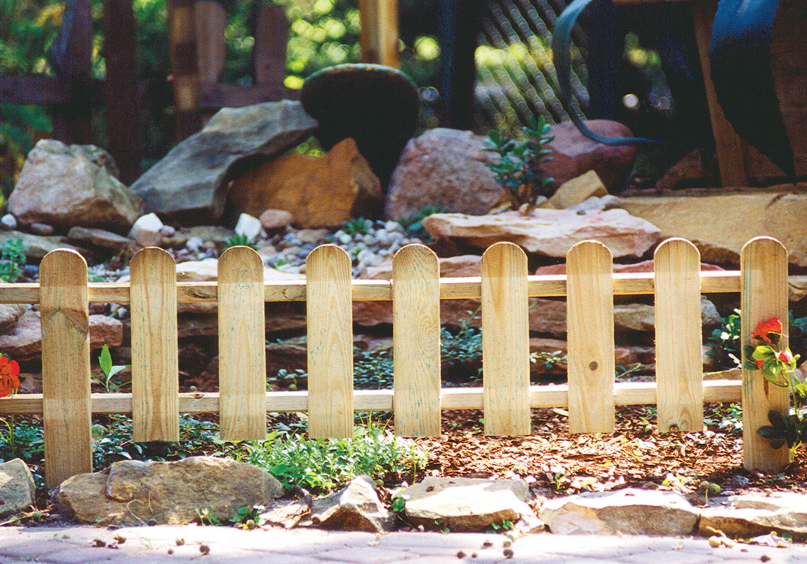 Pine Picket Garden Border